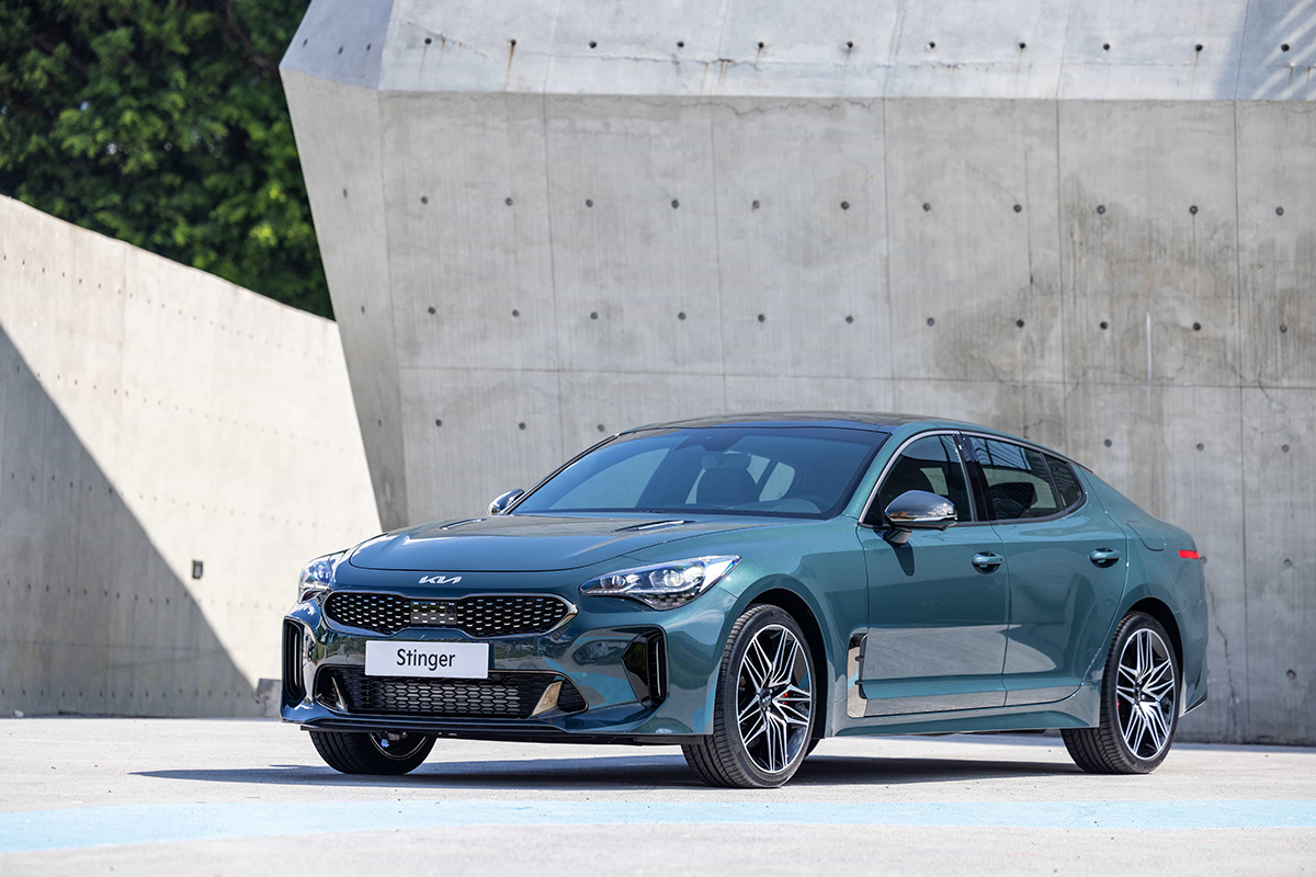 新車色「墨碧綠」導入，維持三車型155.9萬元起，2023 年式樣 KIA Stinger 發表！ - CarStuff 人車事